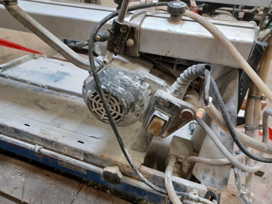 Klaravik Auktioner | Skæremaskine