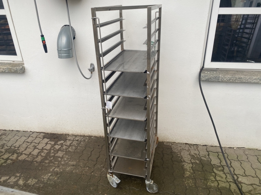 Klaravik Auktioner | Rustfri vogn med hjul