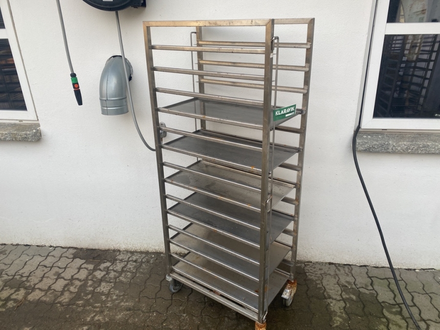 Klaravik Auktioner | Rustfri vogn med hjul