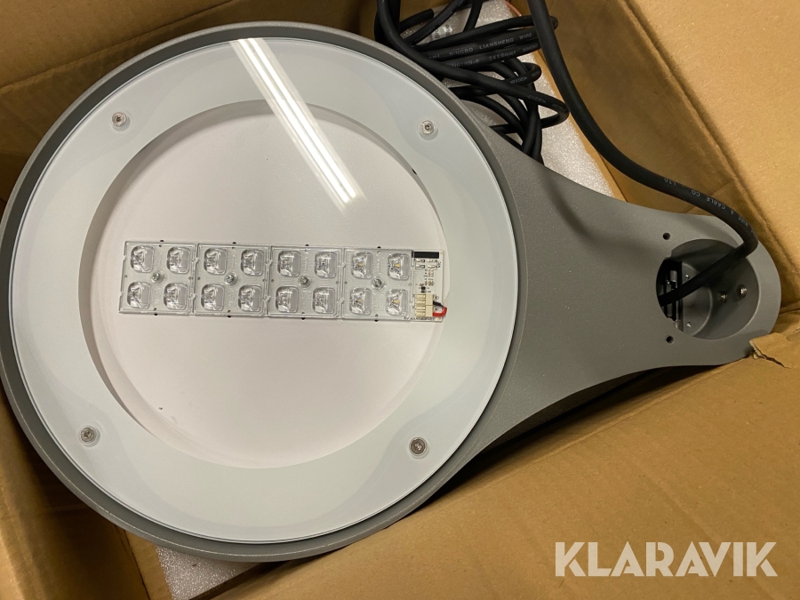 Lamper til gadebelysning og en lygtepæl. Green Light, Silkeb