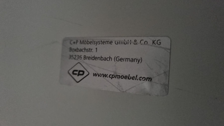 Klaravik Auktioner | Metal jalousi skab