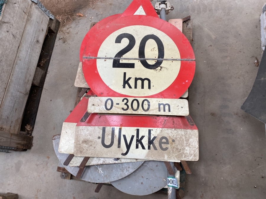 Klaravik Auktioner | Vejskilte