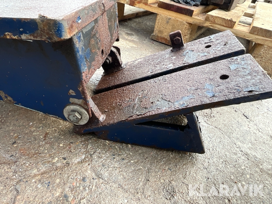 Skruesvinge med vippebeslag, Frederikssund, Klaravik auktion