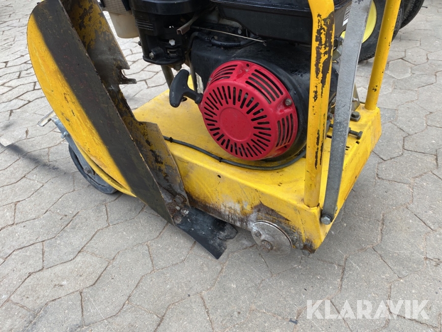 Klaravik Auktioner | Skæremaskine