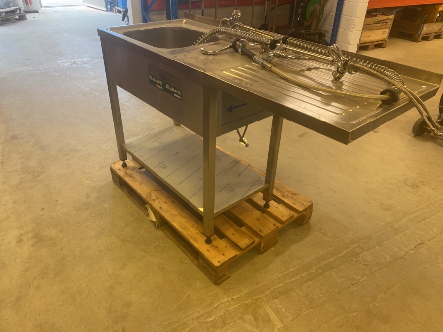 Klaravik Auktioner | Rustfrit bord