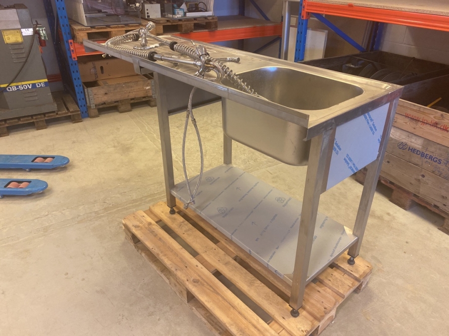 Klaravik Auktioner | Rustfrit bord