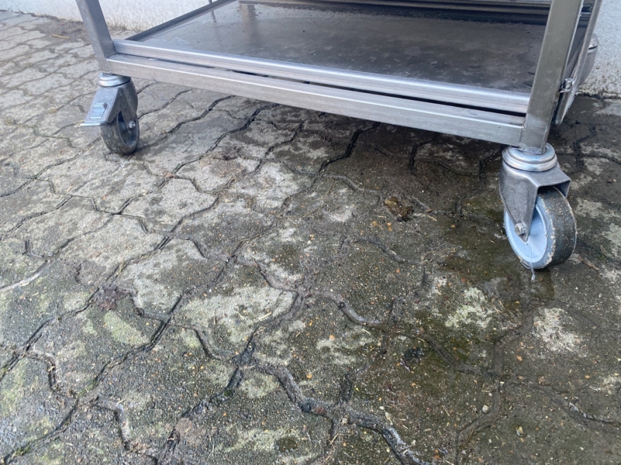 Klaravik Auktioner | Rustfri vogn med hjul