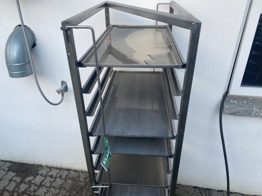 Klaravik Auktioner | Rustfri vogn med hjul