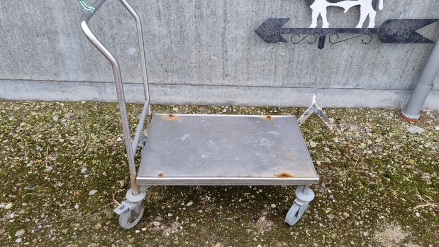 Klaravik Auktioner | Rustfri vogn