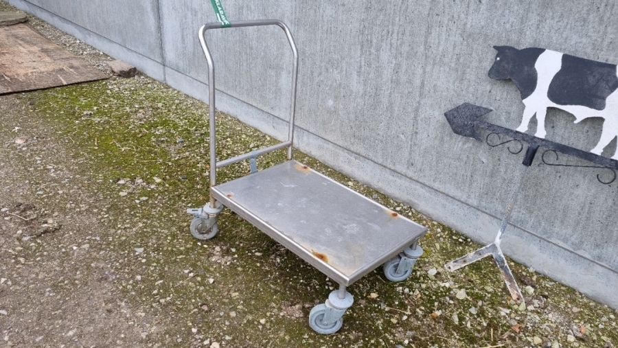 Klaravik Auktioner | Rustfri vogn