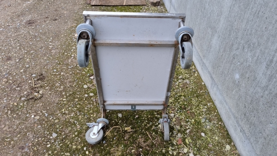 Klaravik Auktioner | Rustfri vogn