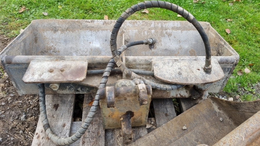 Skovle og pælehammer