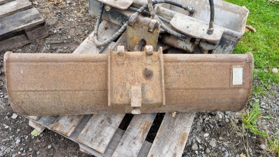 Skovle og pælehammer