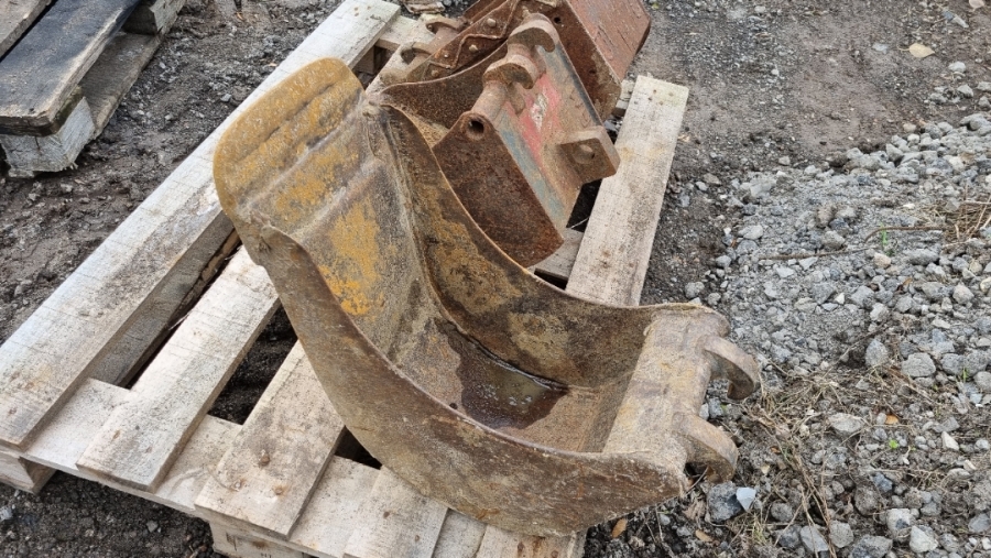 Skovle og pælehammer