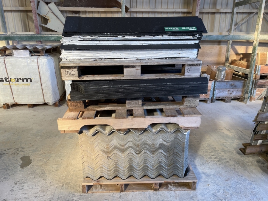 Klaravik Auktioner | B6 tagplader samt rygninger