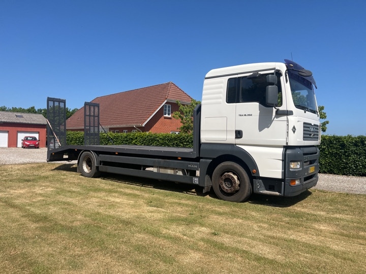 Lastbil med knæklad