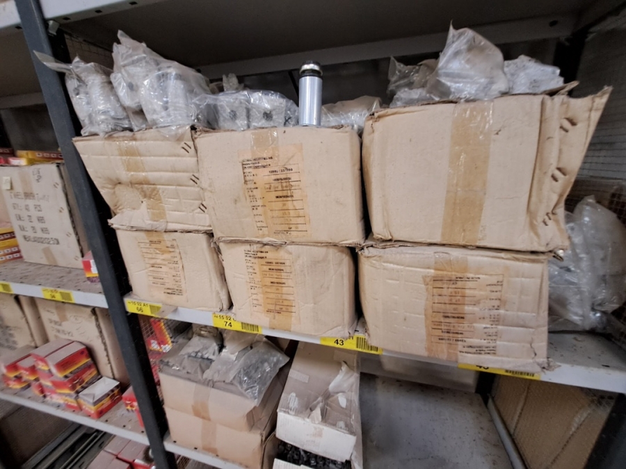 Klaravik Auktioner | Skabs ben