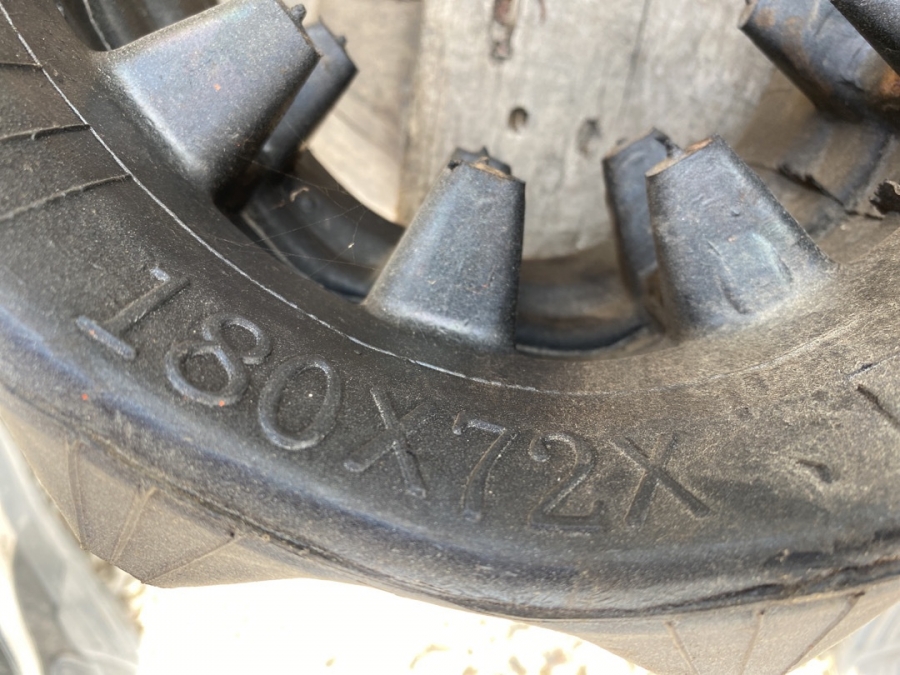 Klaravik Auktioner | Bælter til minigraver