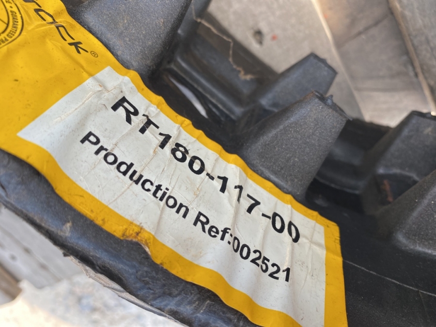 Klaravik Auktioner | Bælter til minigraver