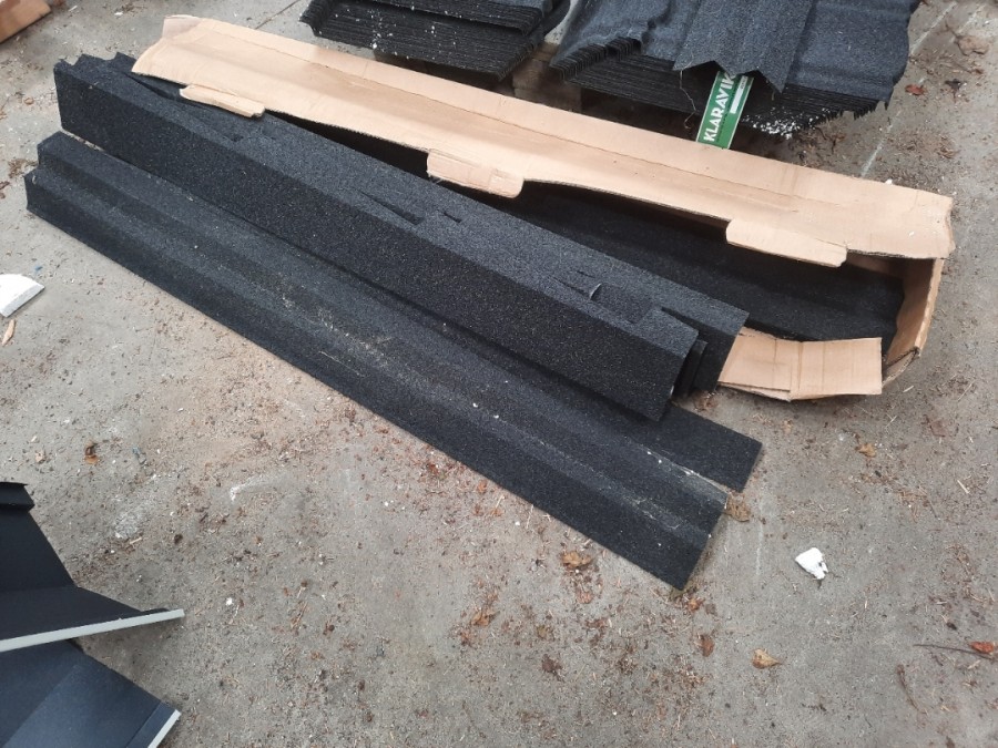 Klaravik Auktioner | Tagplader sort, passer lægter med B7