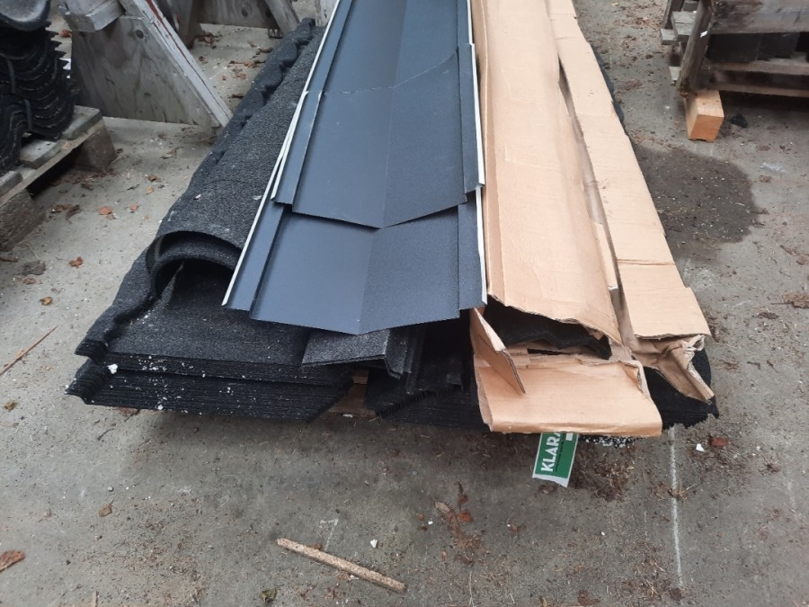 Klaravik Auktioner | Tagplader sort, passer lægter med B7