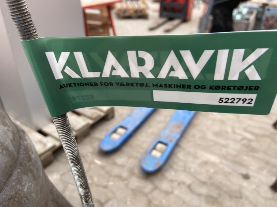 Klaravik Auktioner | Gevindskæremaskine