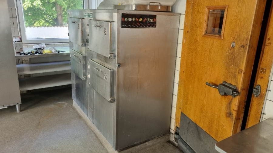 Klaravik Auktioner | Industri køkken udstyr