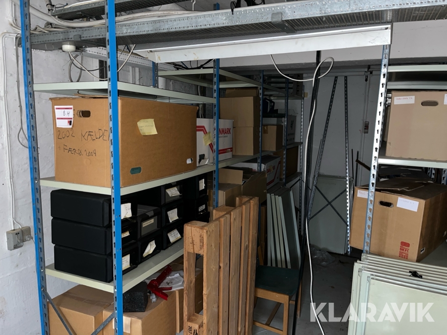 Reoler metal 16 sektioner, København, Klaravik auktioner