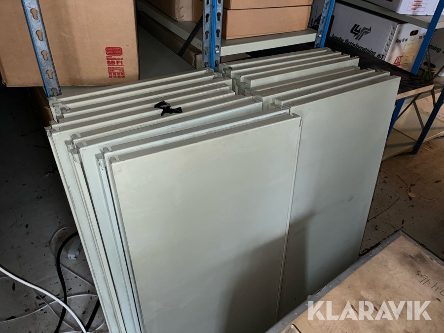 Reoler metal 16 sektioner, København, Klaravik auktioner