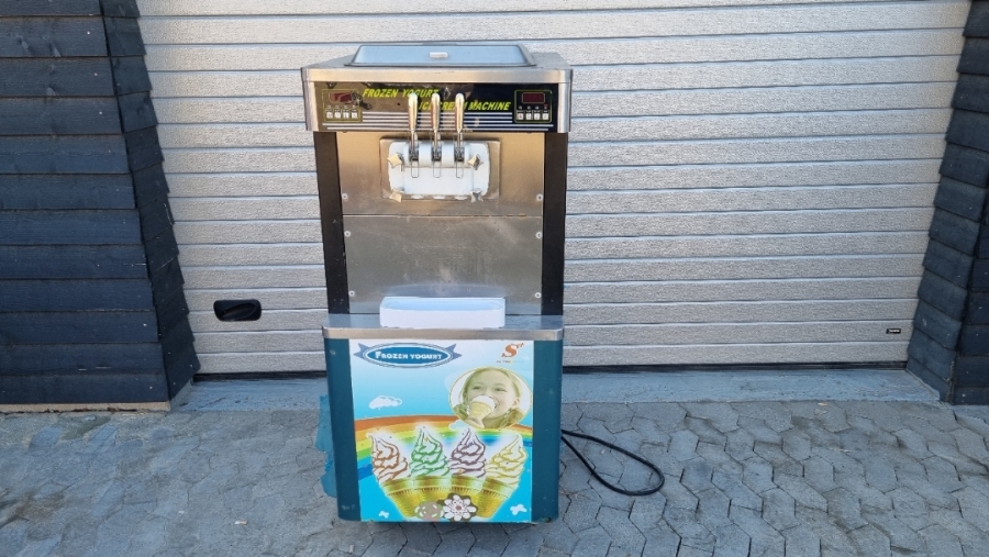 Klaravik Auktioner | Softice / Yoghurt maskine