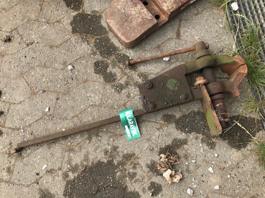 Parti med frontvægte & skruestik