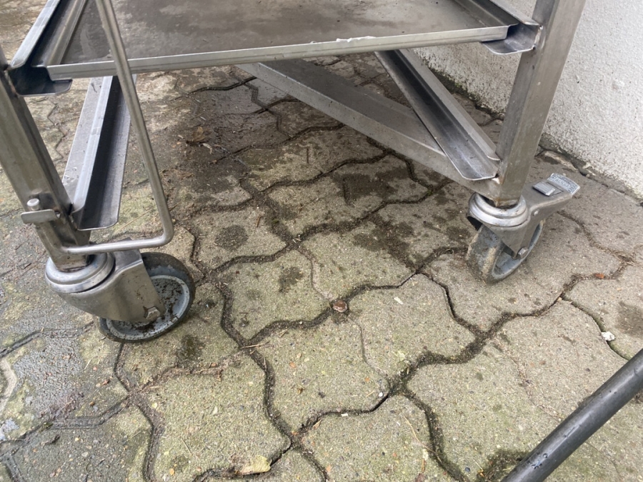 Klaravik Auktioner | Rustfri vogn med hjul