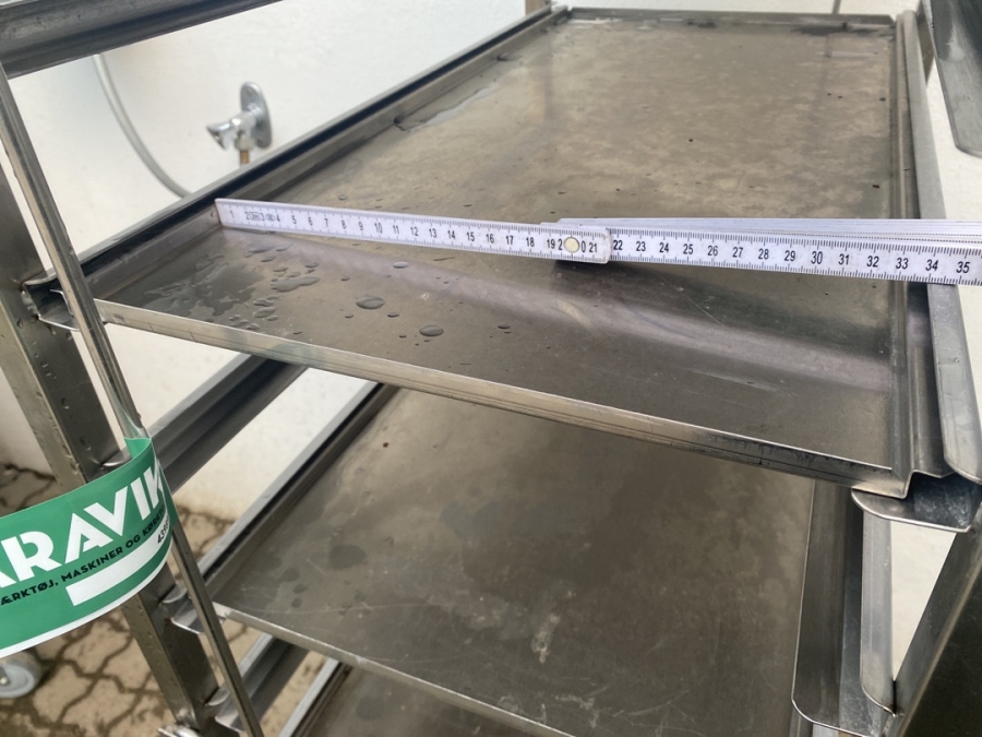 Klaravik Auktioner | Rustfri vogn med hjul