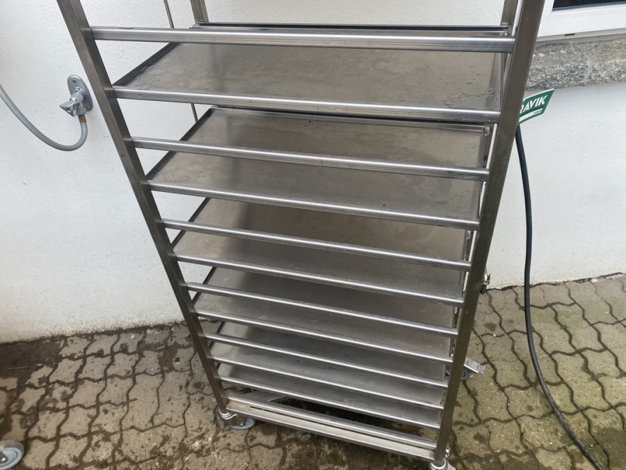 Klaravik Auktioner | Rustfri vogn med hjul