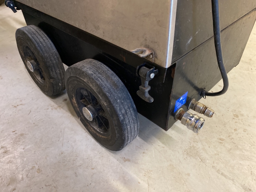 Klaravik Auktioner | Hot Box til højtryksrenser