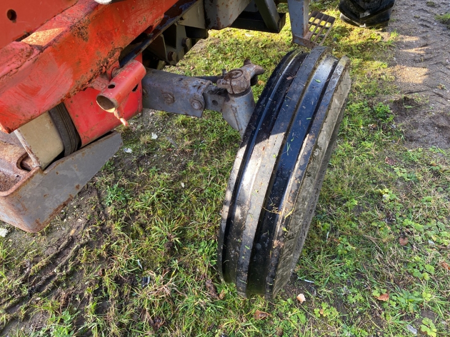 Traktor med frontlæsser