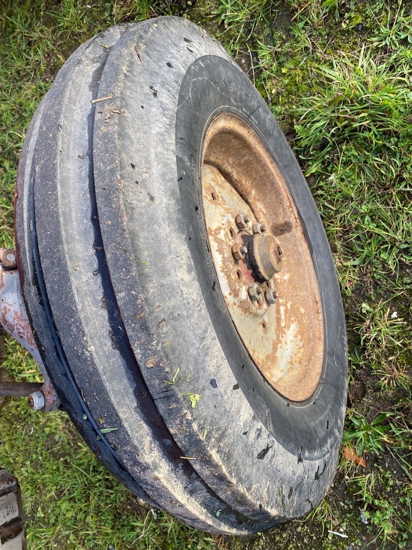 Traktor med frontlæsser