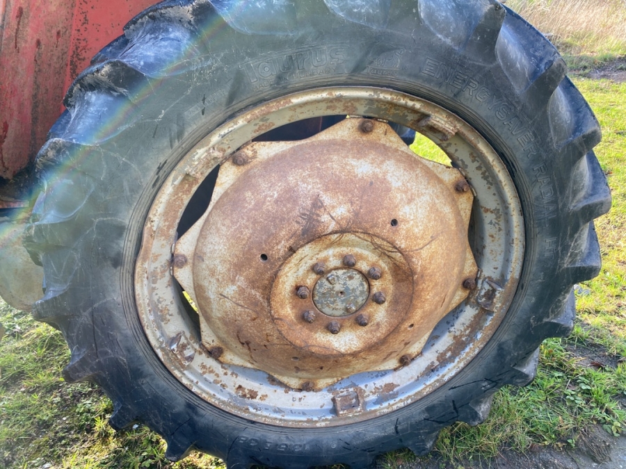 Traktor med frontlæsser