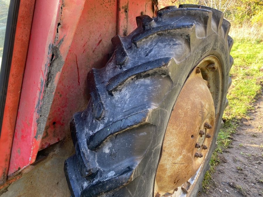 Traktor med frontlæsser