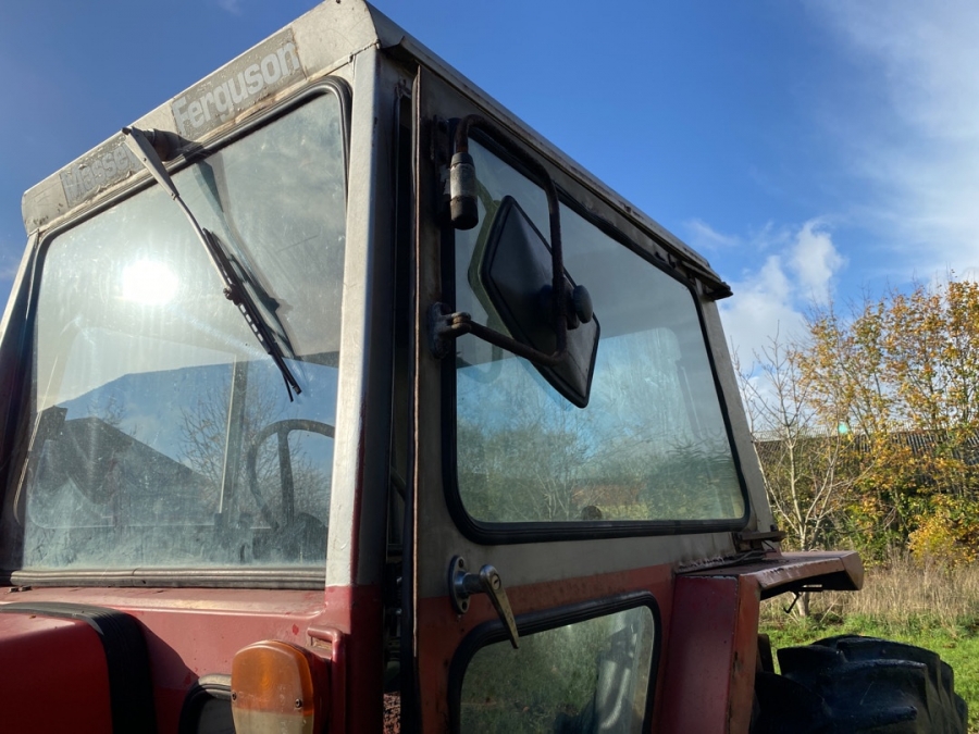 Traktor med frontlæsser