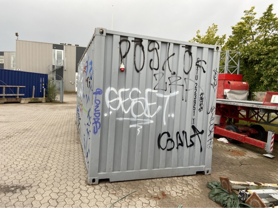 Container