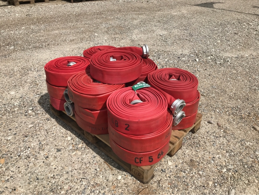 Klaravik Auktioner | Parti med brandslanger