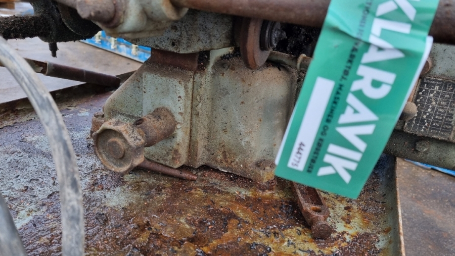 Klaravik Auktioner | Metal Rundsav bord