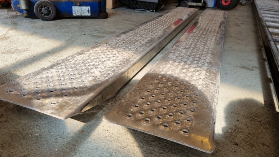 Klaravik Auktioner | 2 stk køre ramper