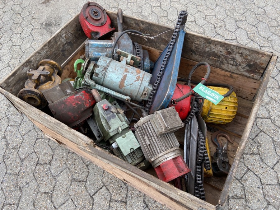 Diverse motor, gearing og taljer.