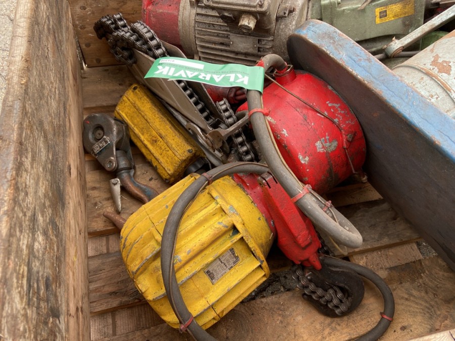 Diverse motor, gearing og taljer.