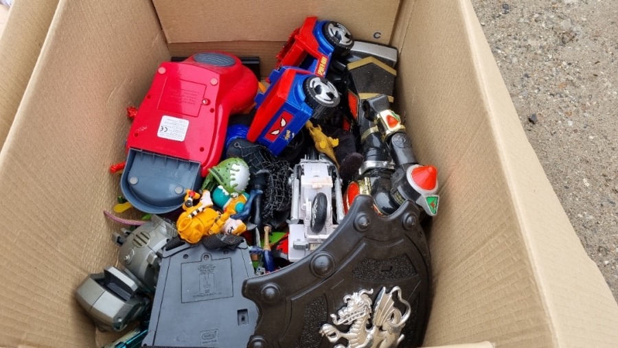 Klaravik Auktioner | 3 kasser legetøj