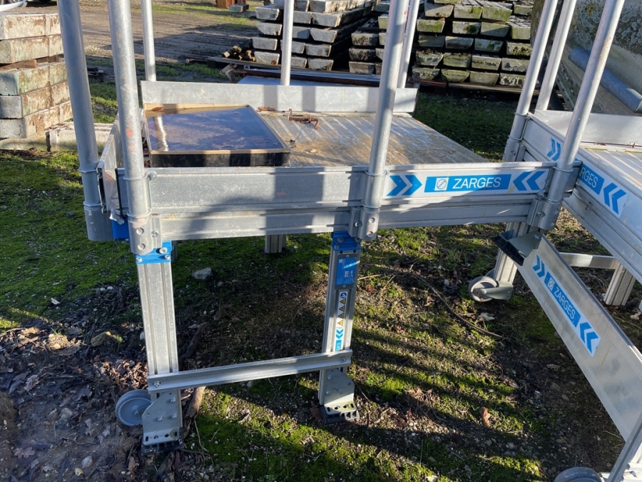 Klaravik Auktioner | Stige med platform