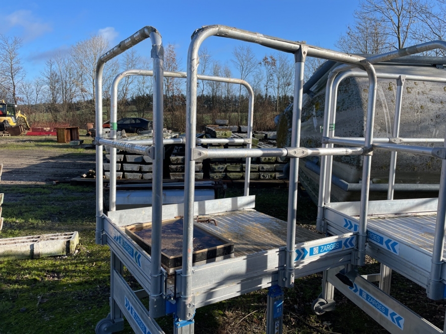 Klaravik Auktioner | Stige med platform