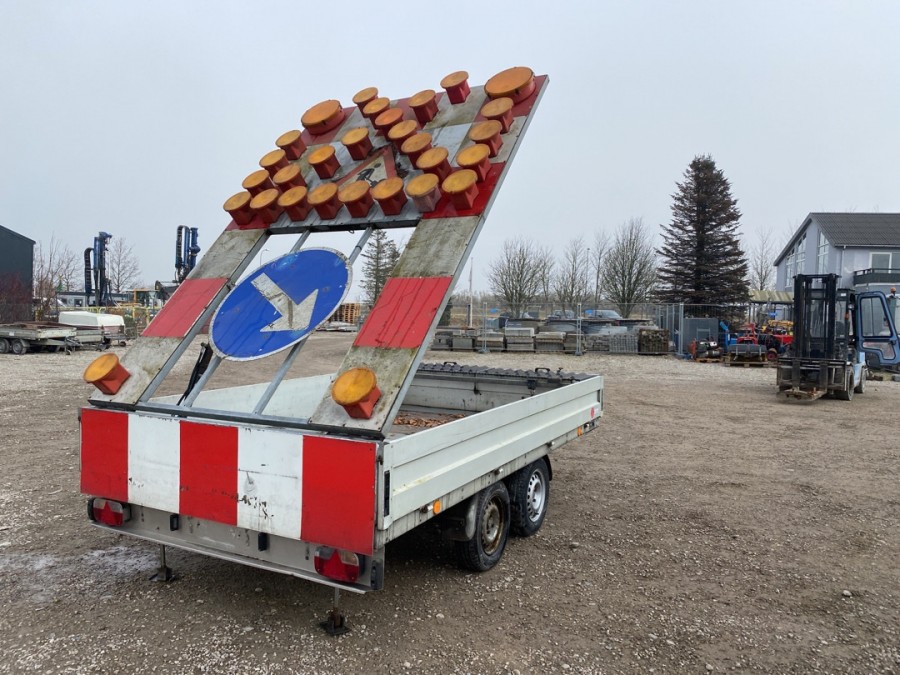 Klaravik Auktioner | Tavlevogn